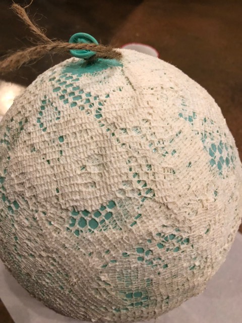 Lace balls - The Shabby Tree