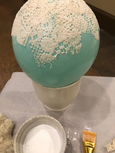 Lace balls - The Shabby Tree