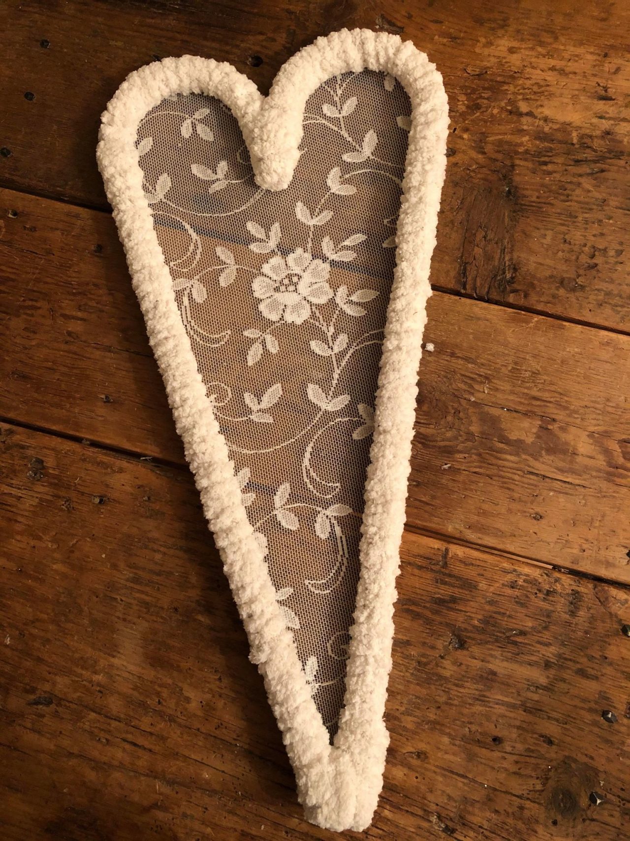 DIY Candy Cane Heart - The Shabby Tree