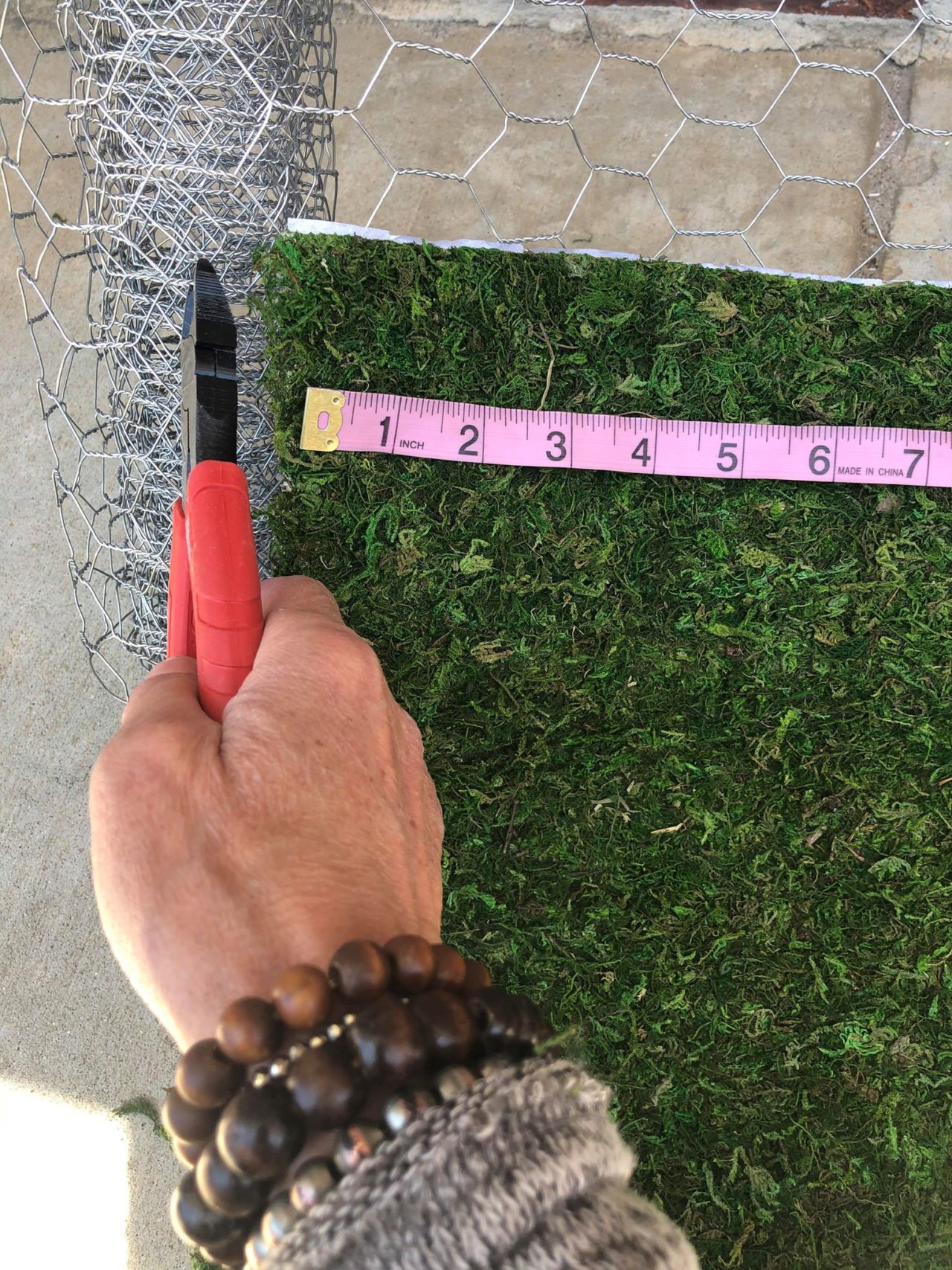 DIY Chicken Wire Garden Bag - The Shabby Tree