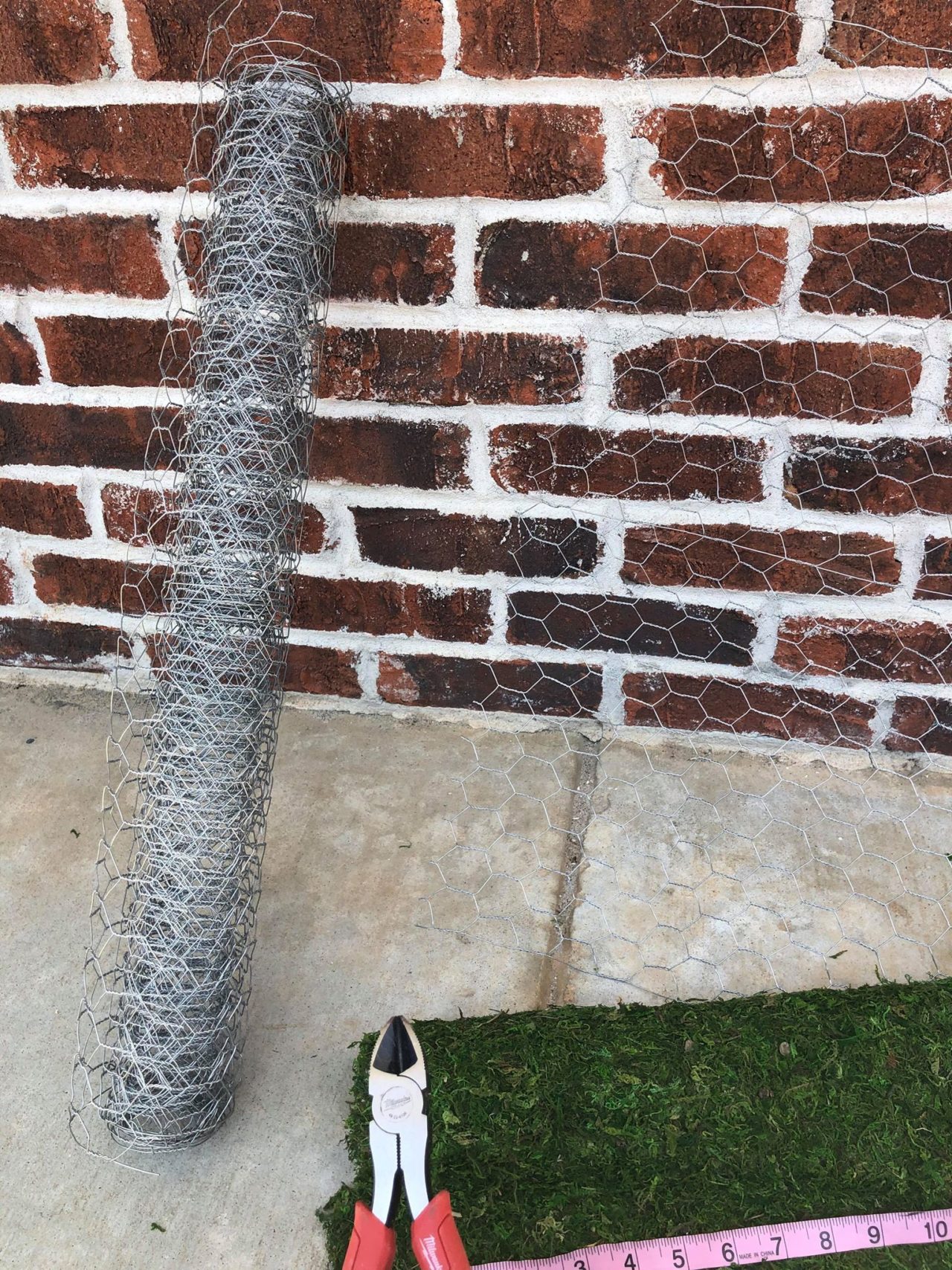 DIY Chicken Wire Garden Bag - The Shabby Tree