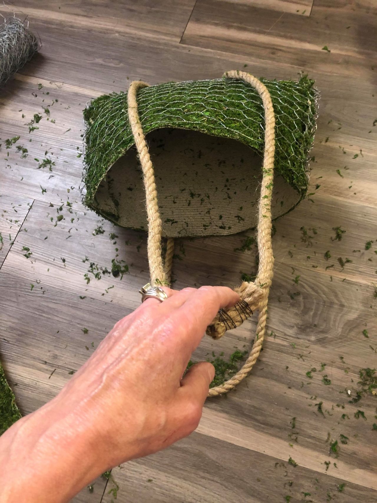 DIY Chicken Wire Garden Bag - The Shabby Tree