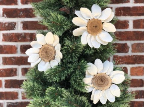 DIY Wooden Disc Flower - The Shabby Tree