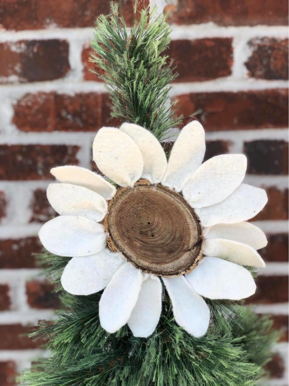 DIY Wooden Disc Flower - The Shabby Tree