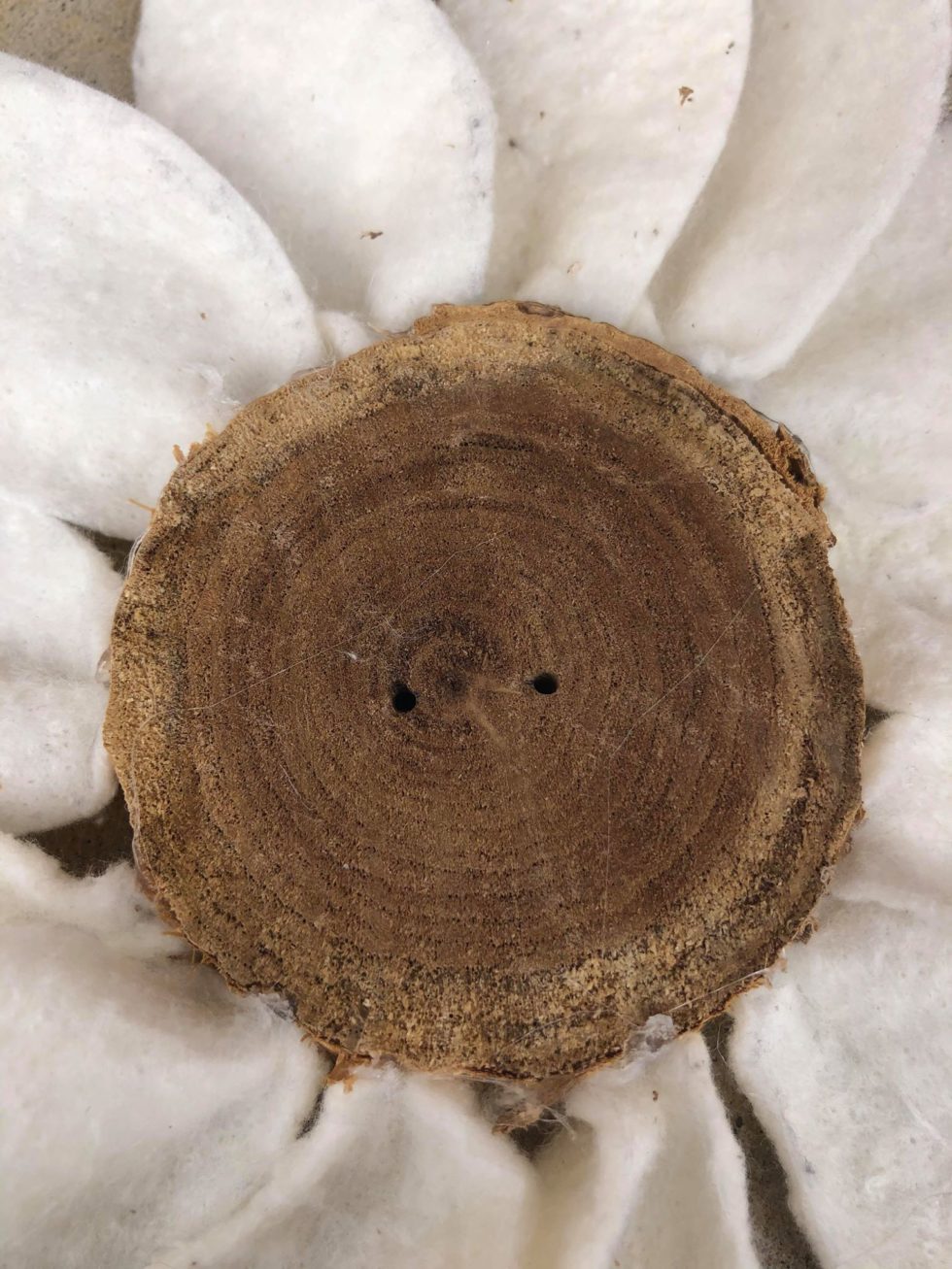 DIY Wooden Disc Flower - The Shabby Tree