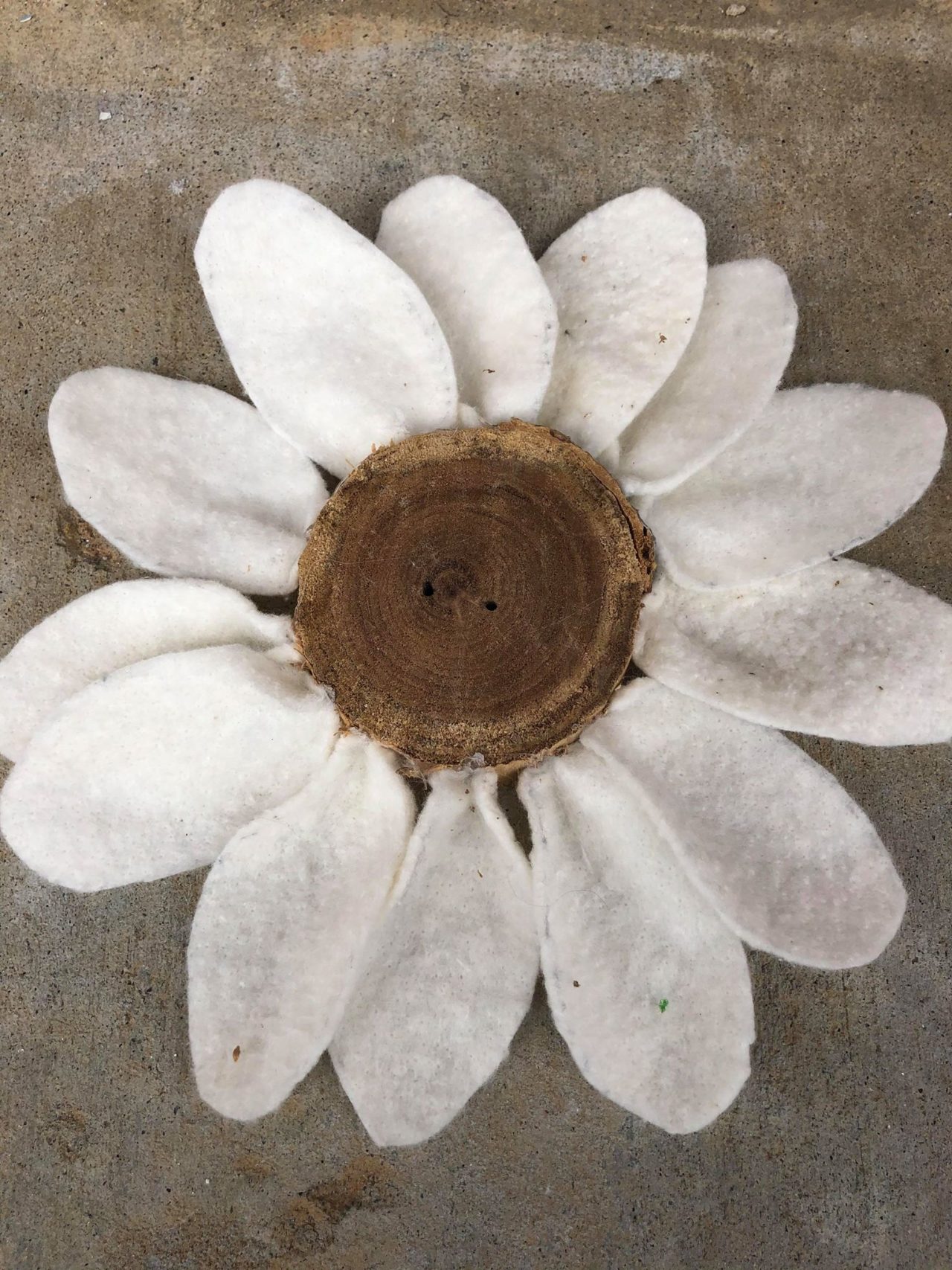 DIY Wooden Disc Flower - The Shabby Tree
