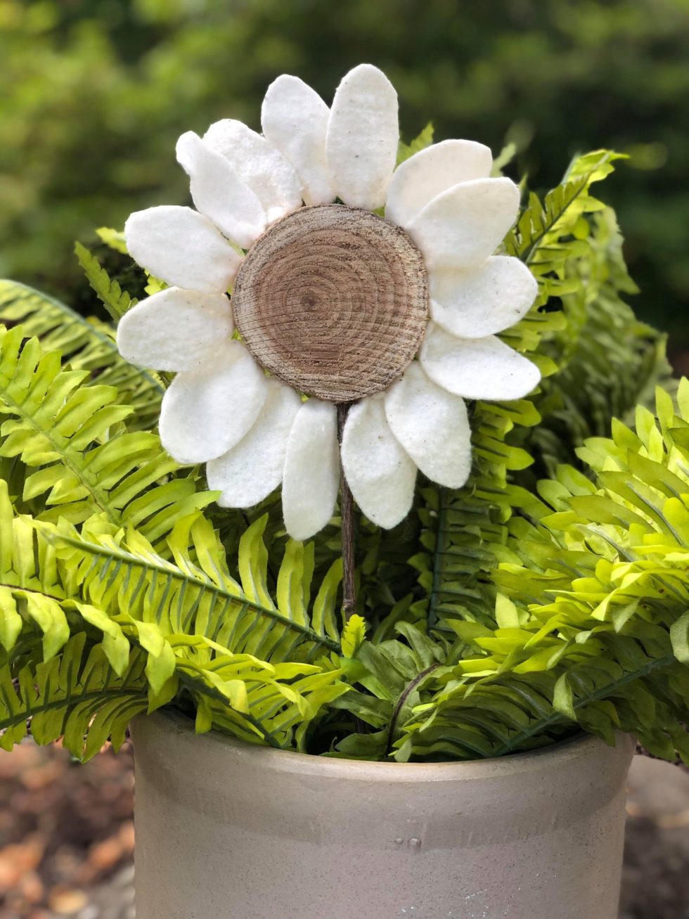 DIY Wooden Disc Flower - The Shabby Tree