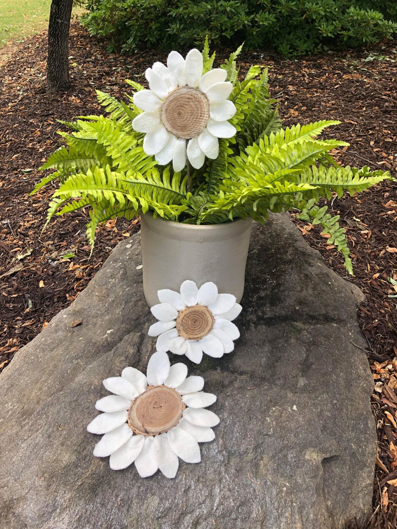 DIY Wooden Disc Flower - The Shabby Tree