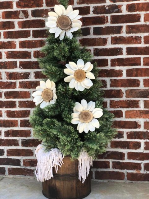 DIY Wooden Disc Flower - The Shabby Tree