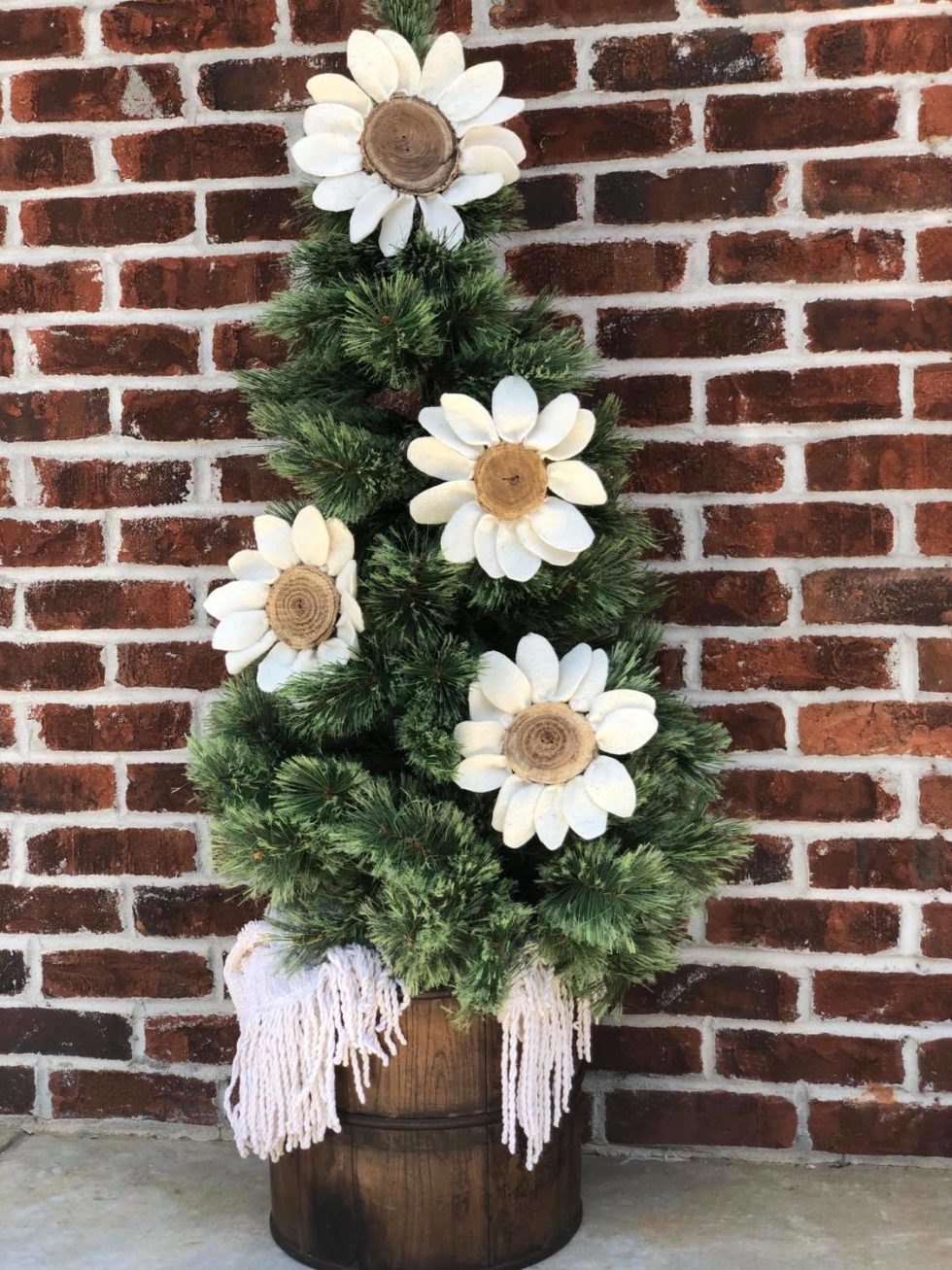 DIY Wooden Disc Flower - The Shabby Tree