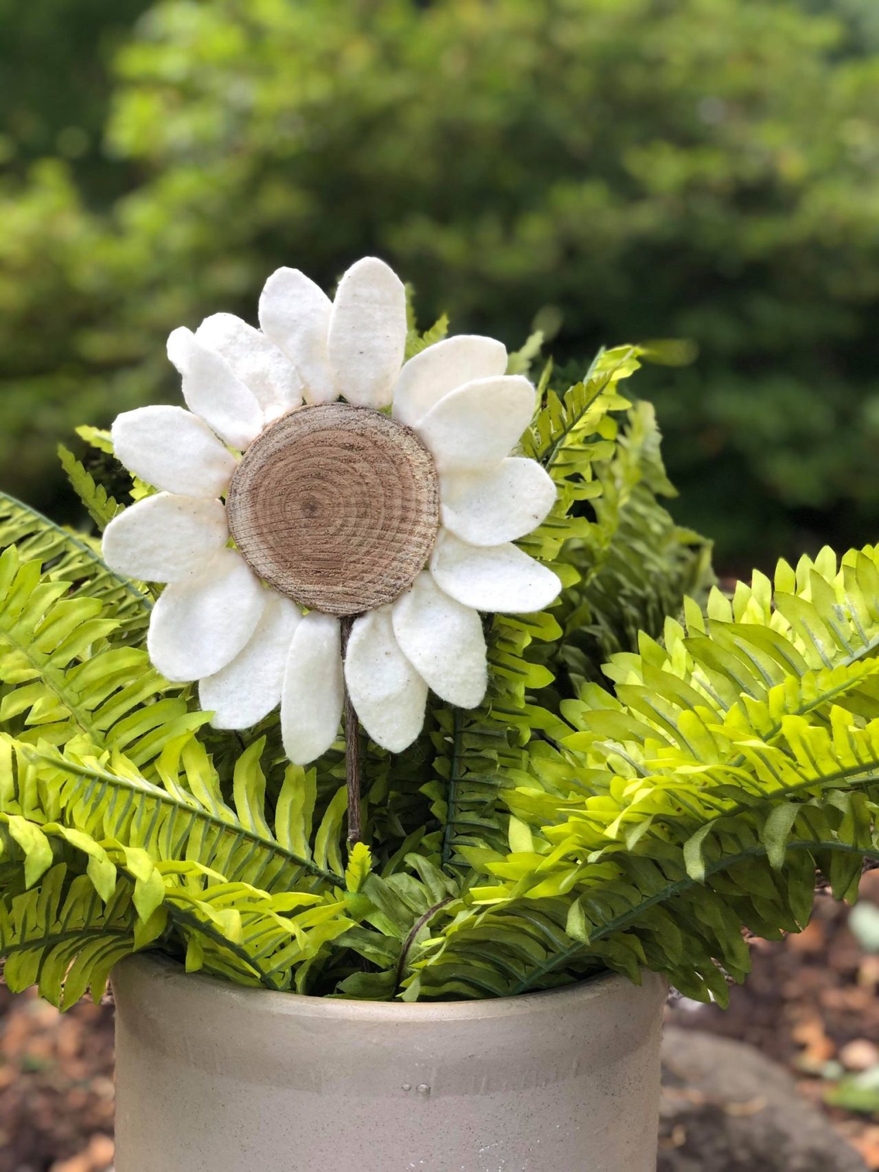 DIY Wooden Disc Flower - The Shabby Tree