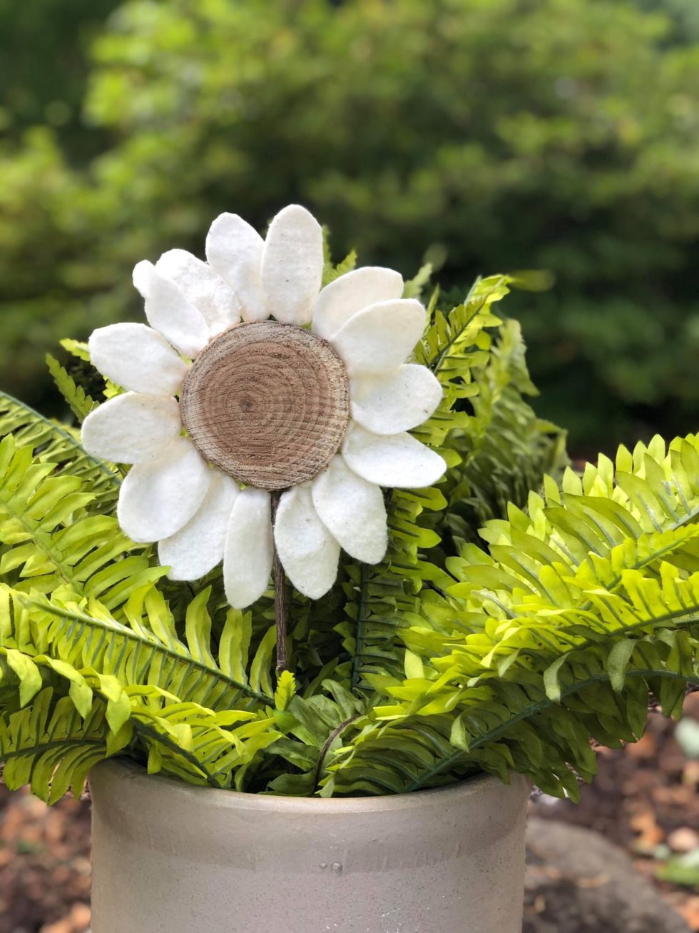 DIY Wooden Disc Flower - The Shabby Tree