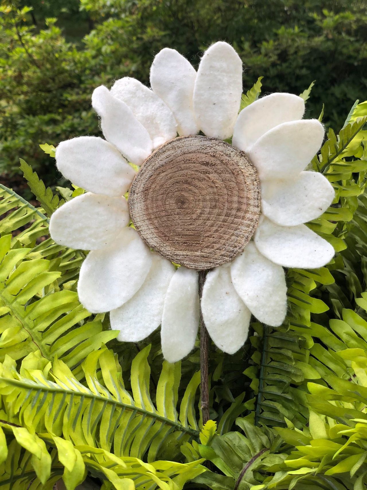 DIY Wooden Disc Flower - The Shabby Tree
