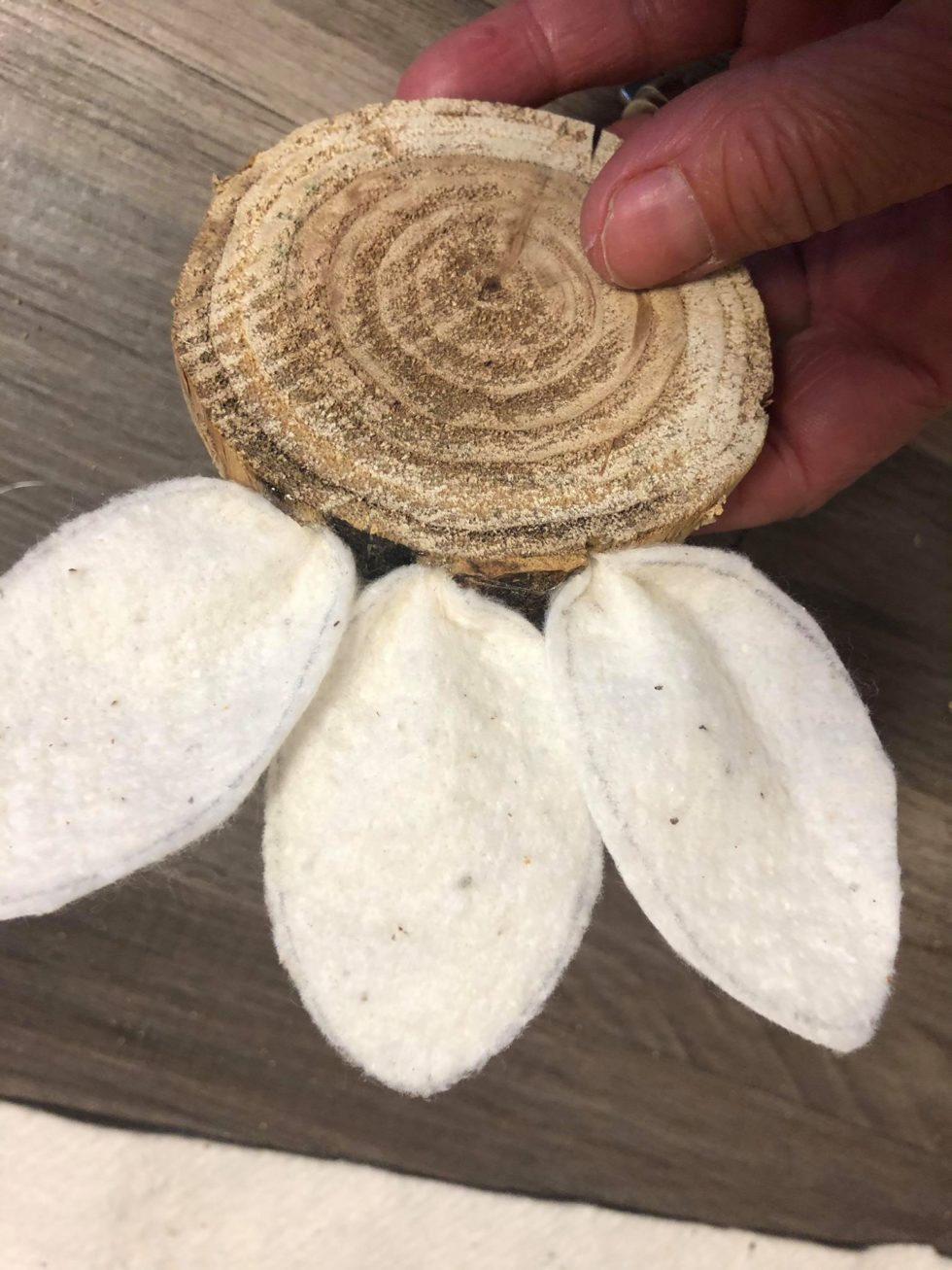 DIY Wooden Disc Flower - The Shabby Tree