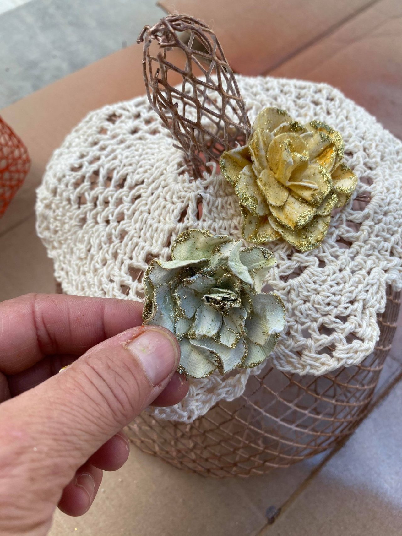 DIY Wire Mesh Pumpkin - The Shabby Tree