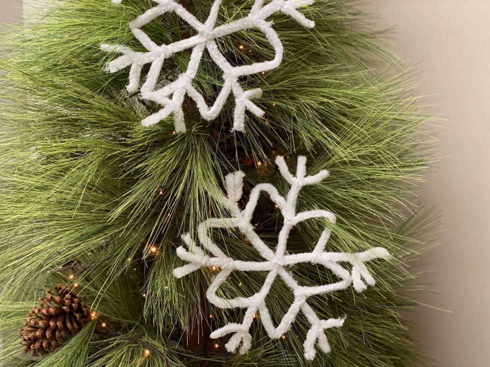 DIY Pipe Cleaner Snowflake - The Shabby Tree