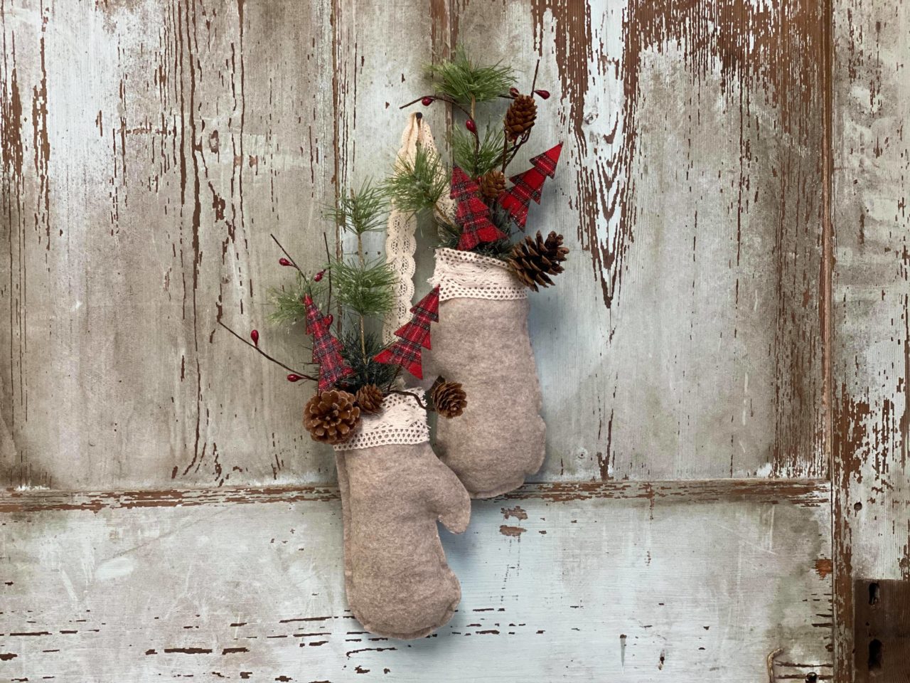 DIY Decorative Felt Mittens - The Shabby Tree