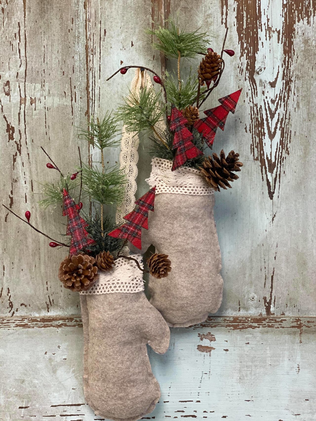 DIY Decorative Felt Mittens - The Shabby Tree