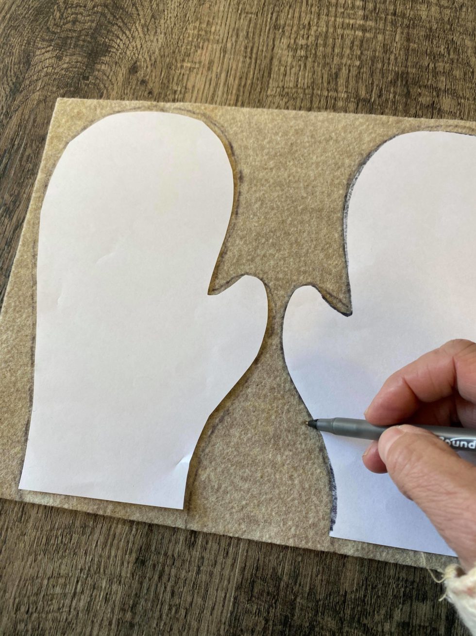 DIY Decorative Felt Mittens - The Shabby Tree