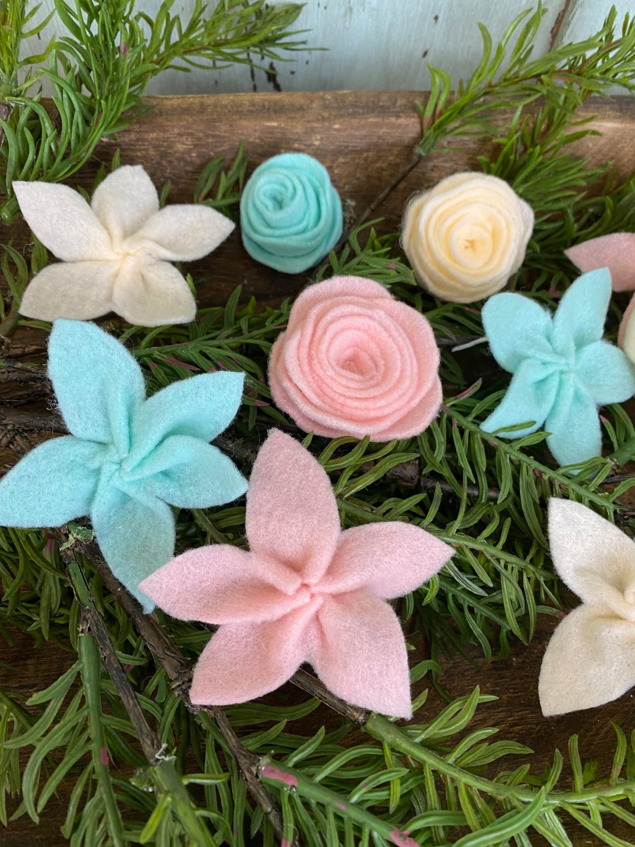 DIY Felt Flowers - The Shabby Tree