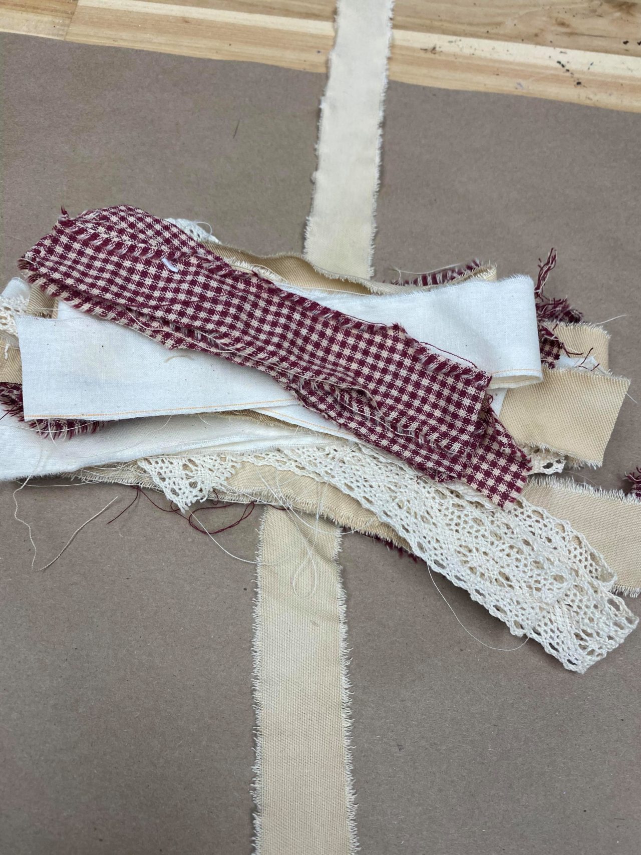 DIY Primitive Rag Bow - The Shabby Tree