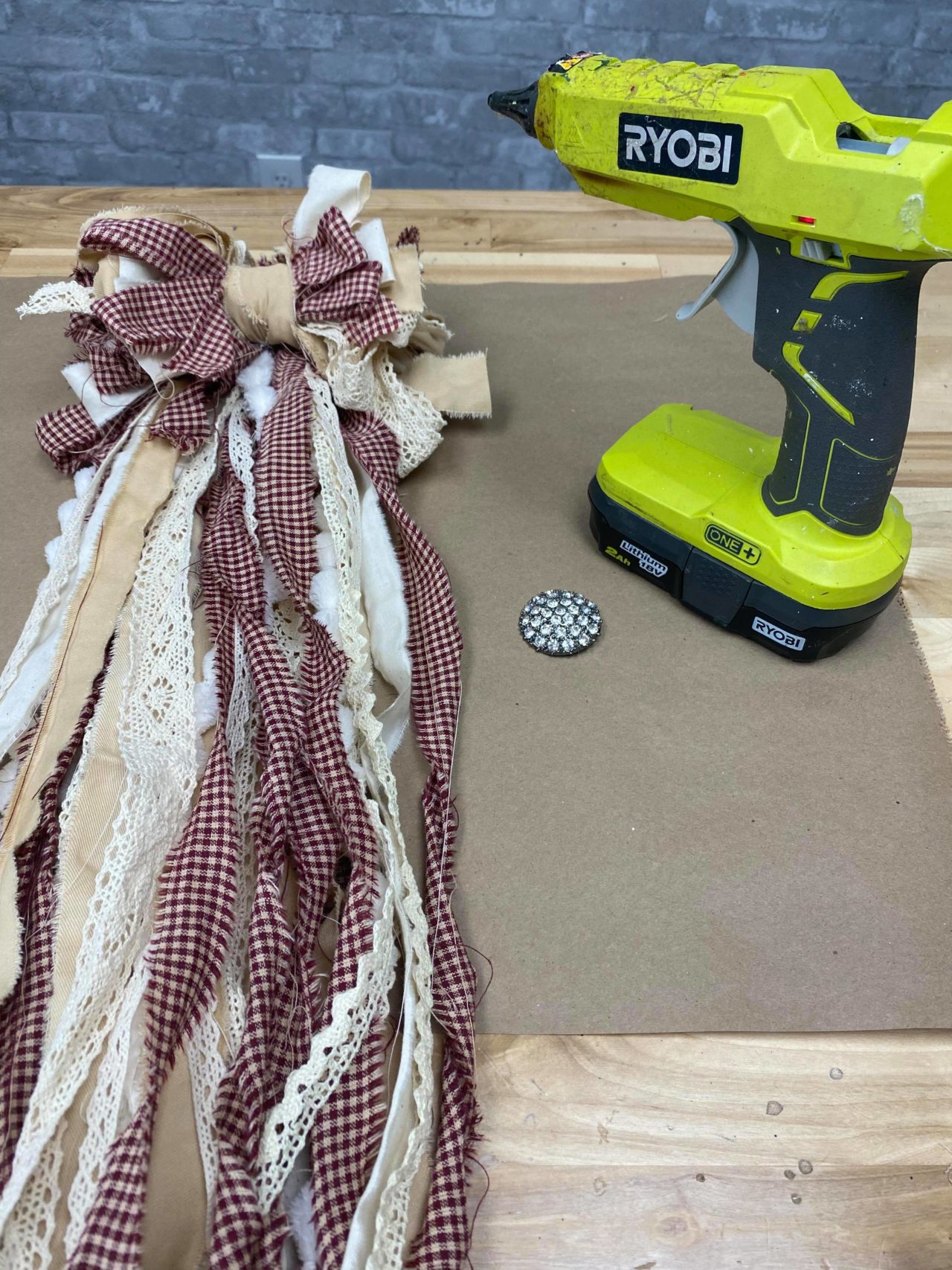 DIY Primitive Rag Bow - The Shabby Tree