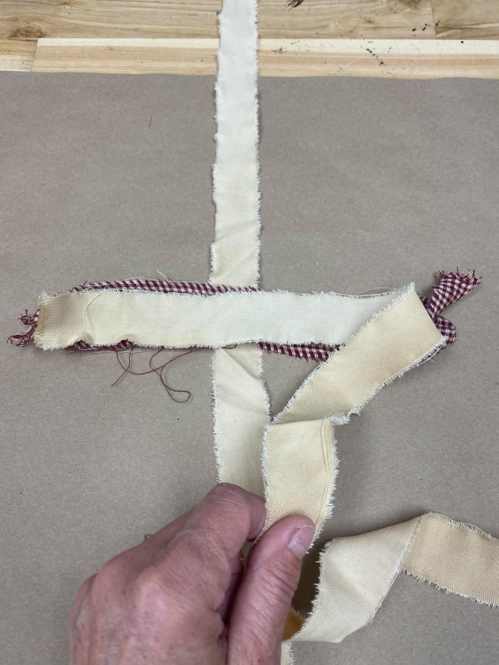 DIY Primitive Rag Bow - The Shabby Tree