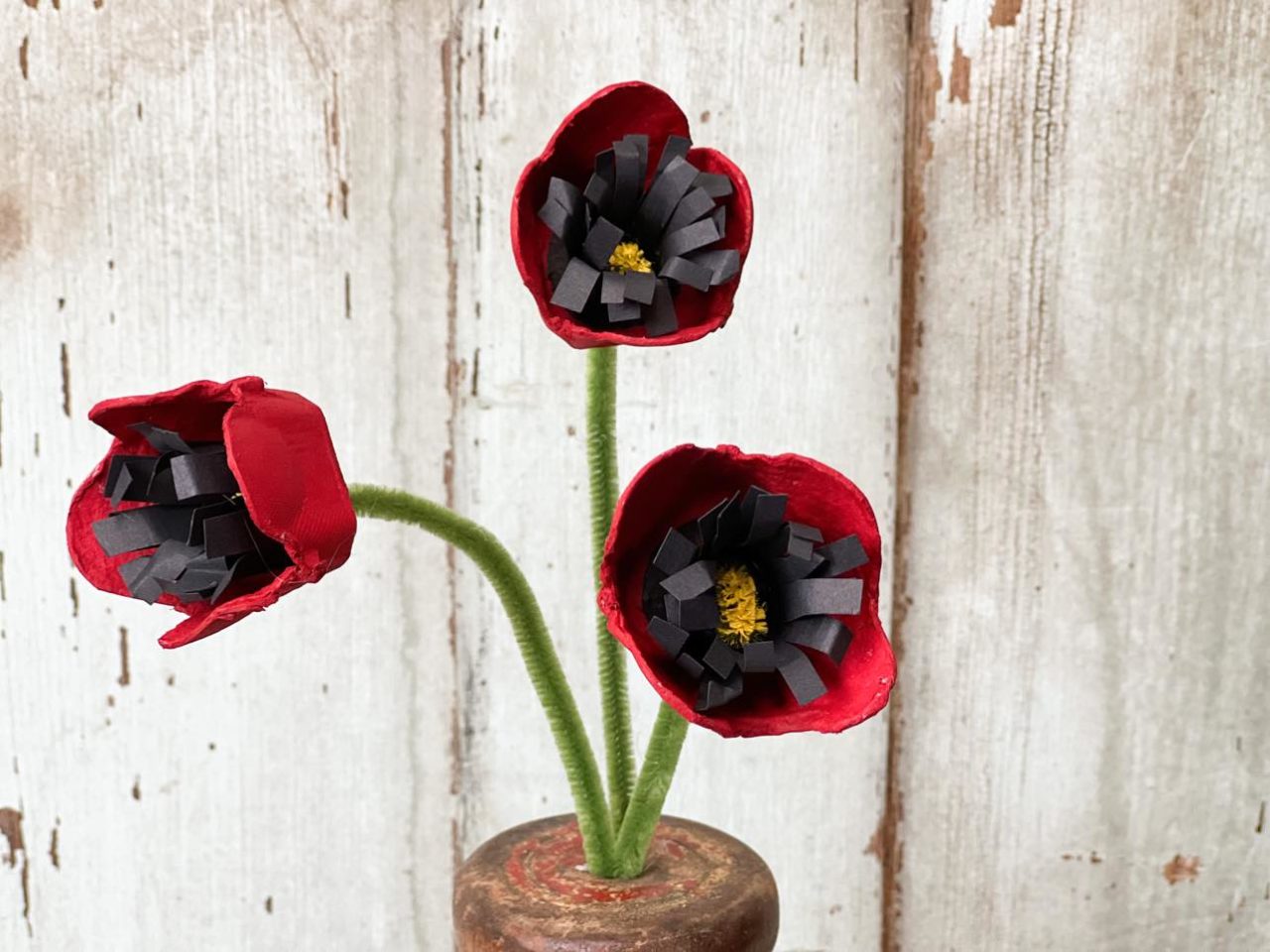 DIY Poppy Using An Egg Carton - The Shabby Tree