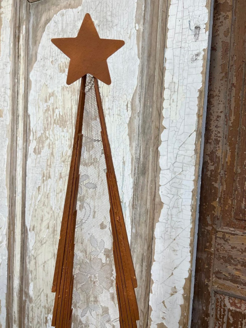 Wooden Shim And Lace Tree - The Shabby Tree