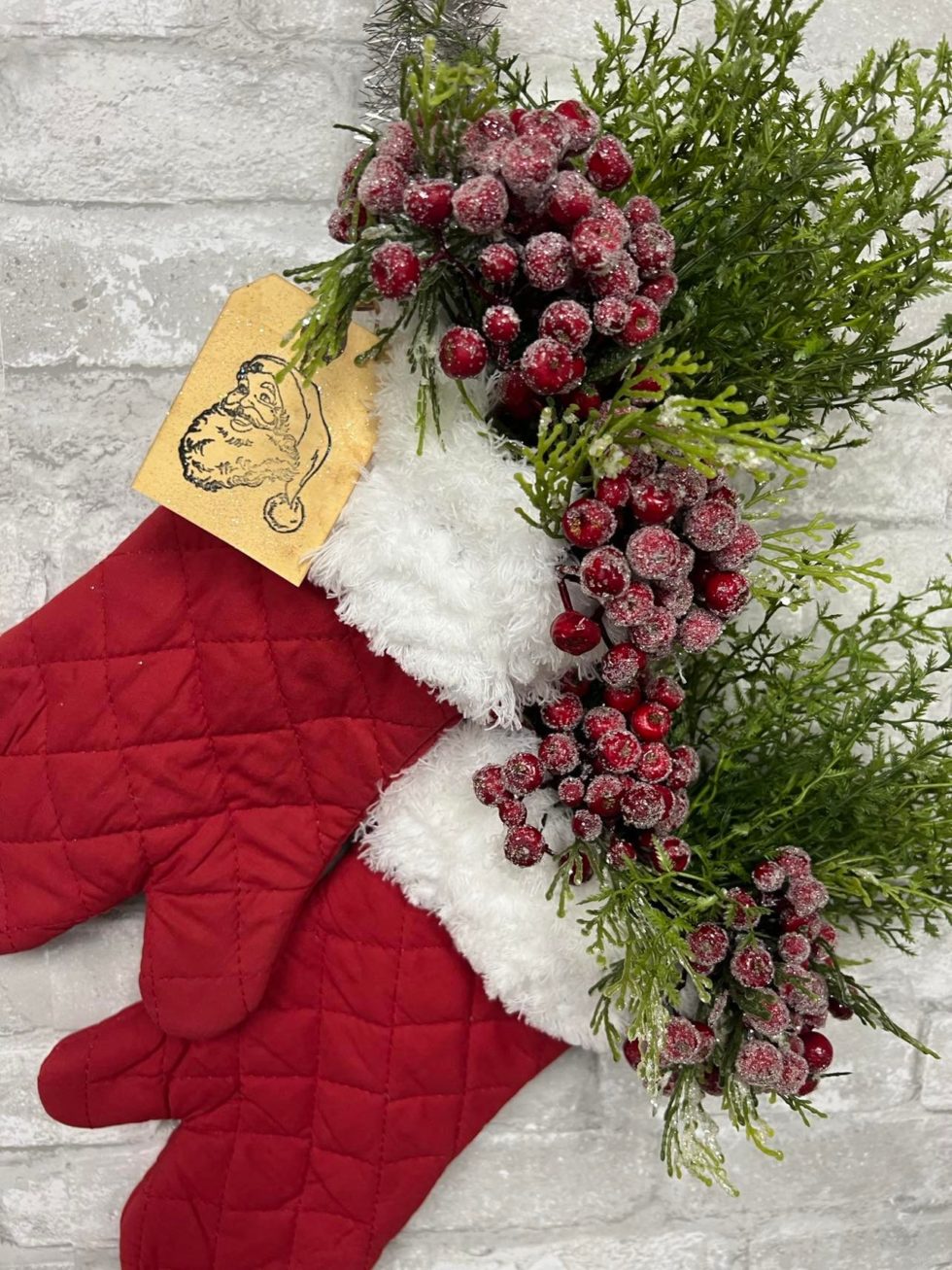 DIY Christmas Mittens Using Dollar Tree Oven Mitt - The Shabby Tree