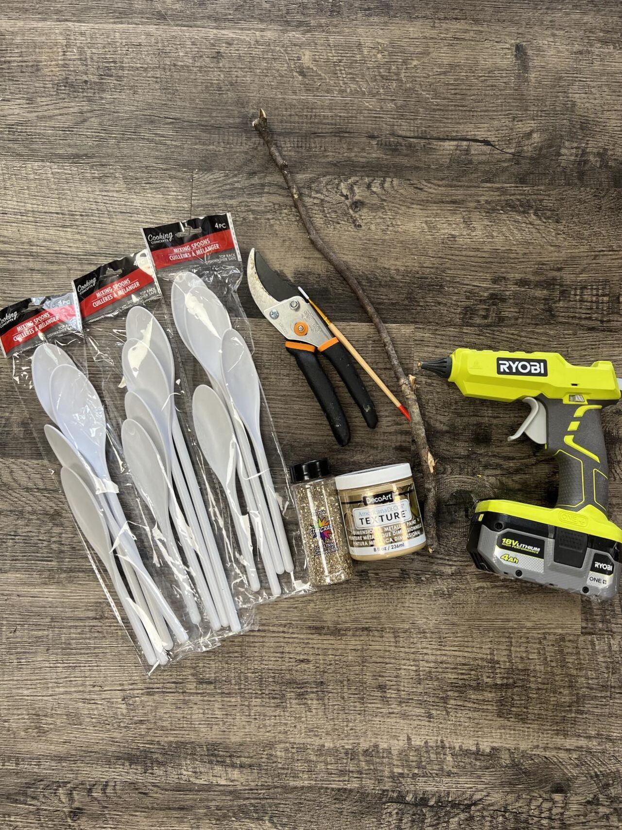 DIY Daisy Using Dollar Tree Mixing Spoons - The Shabby Tree