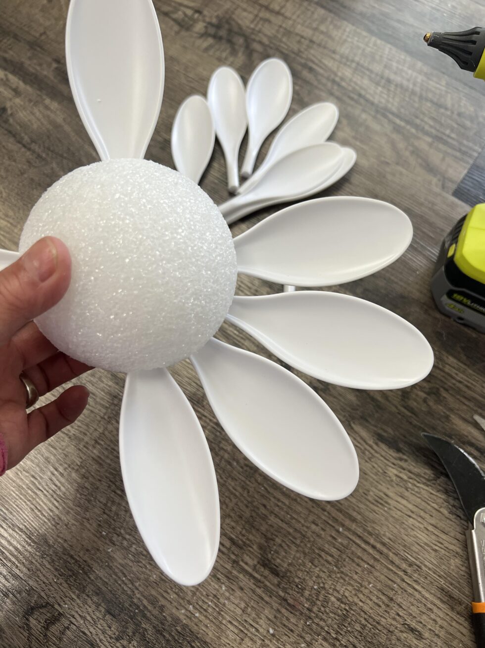 DIY Daisy Using Dollar Tree Mixing Spoons - The Shabby Tree