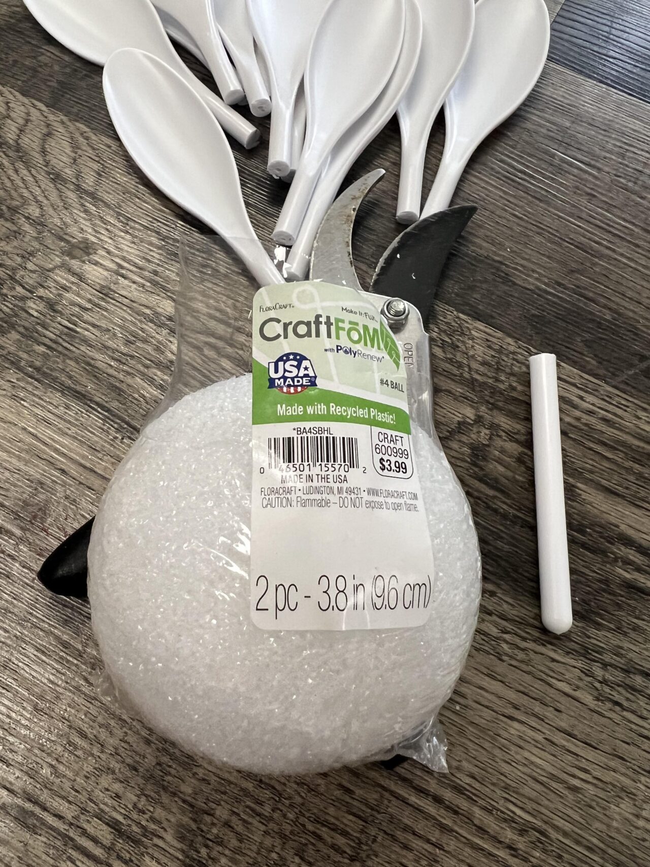 DIY Daisy Using Dollar Tree Mixing Spoons - The Shabby Tree