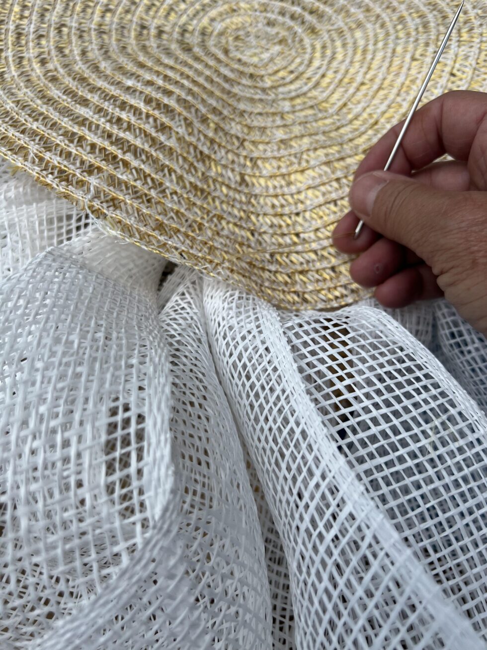 How To Make A Daisy Wreath Using Mesh Ribbon - The Shabby Tree