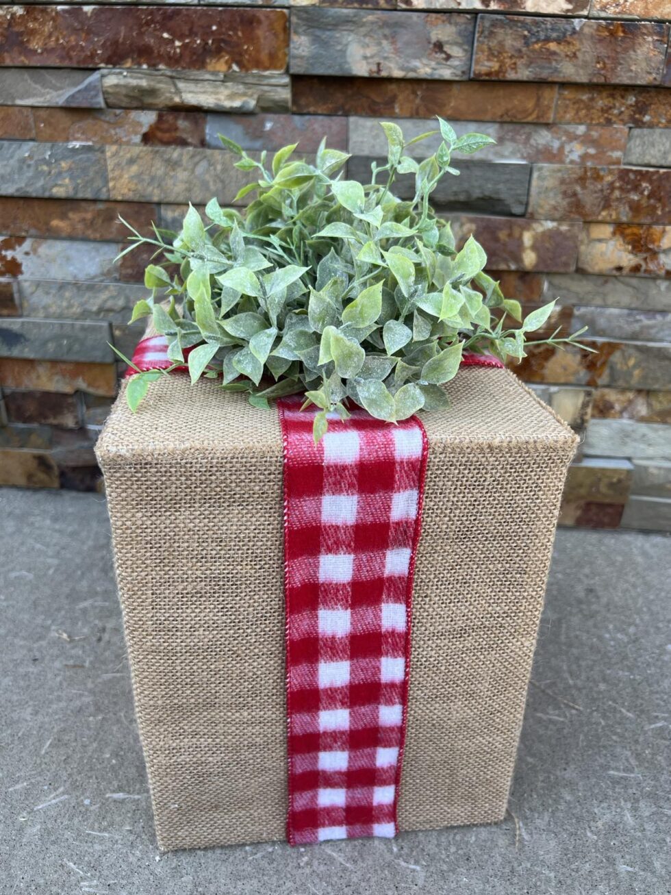 How To Make A Lighted Christmas Gift Box - The Shabby Tree