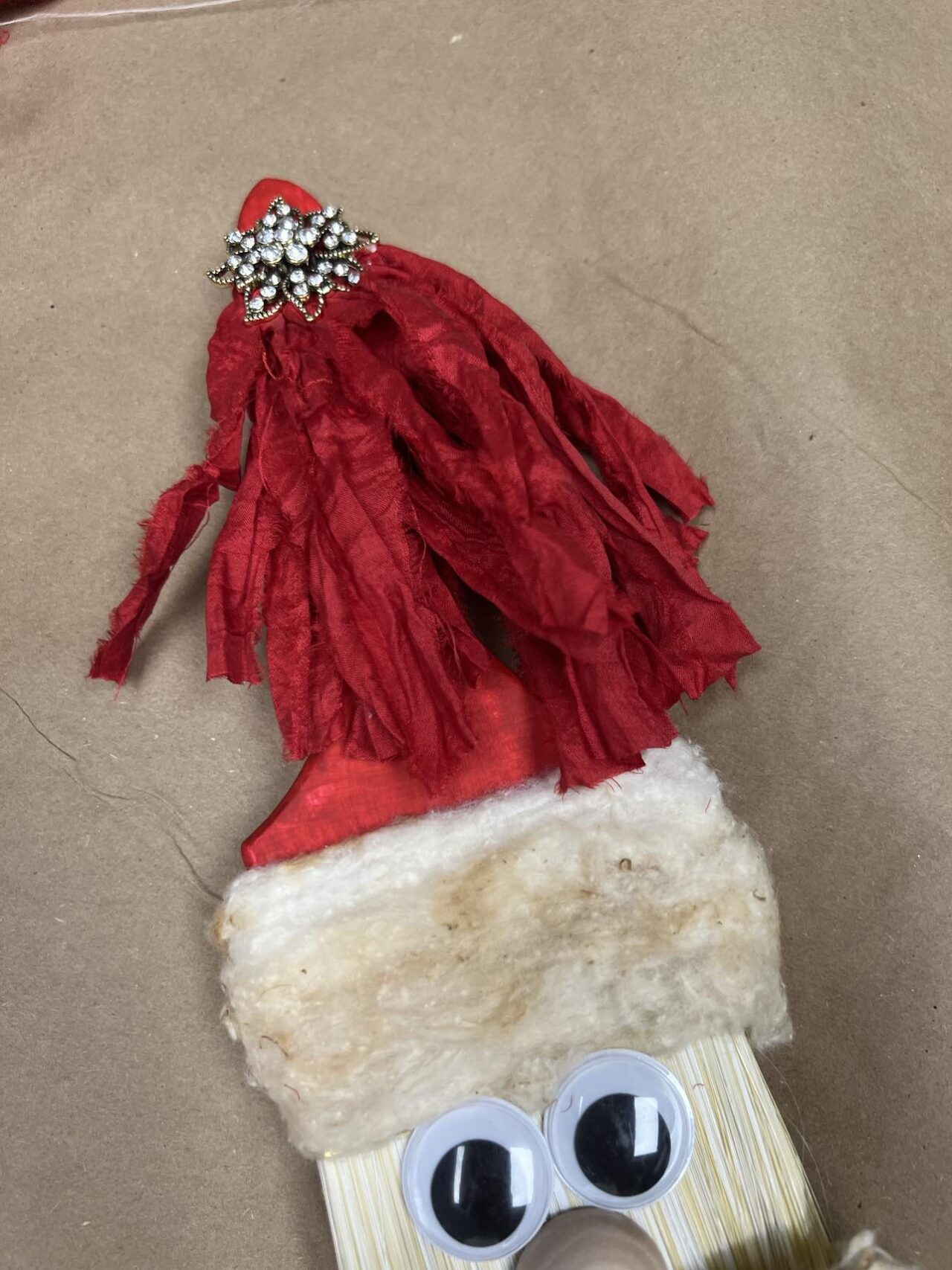 How To Make A Santa Head Out Of A Paintbrush - The Shabby Tree