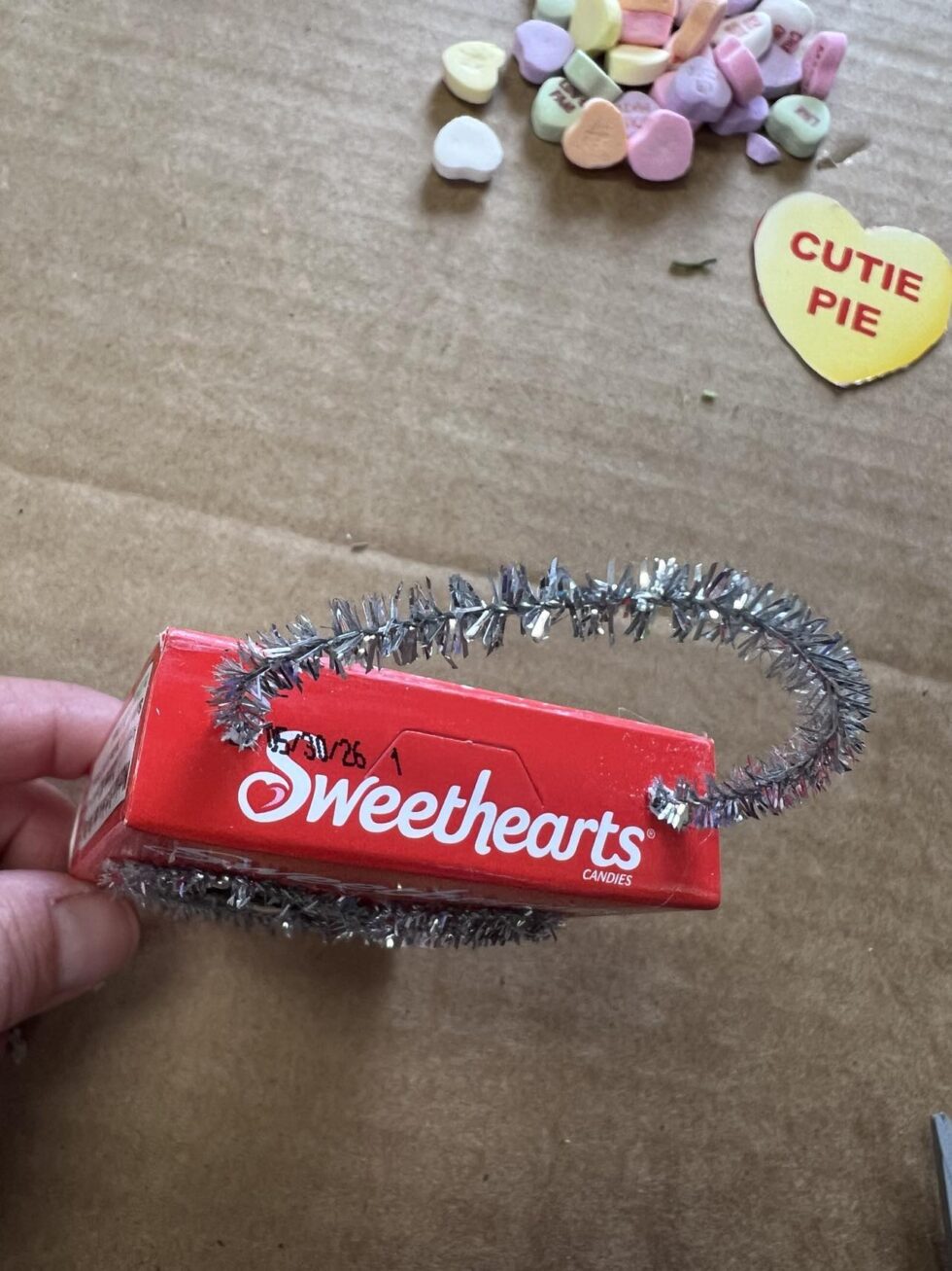 How To Make A Valentine Decoration Out Of A Sweetheart Box - The Shabby ...