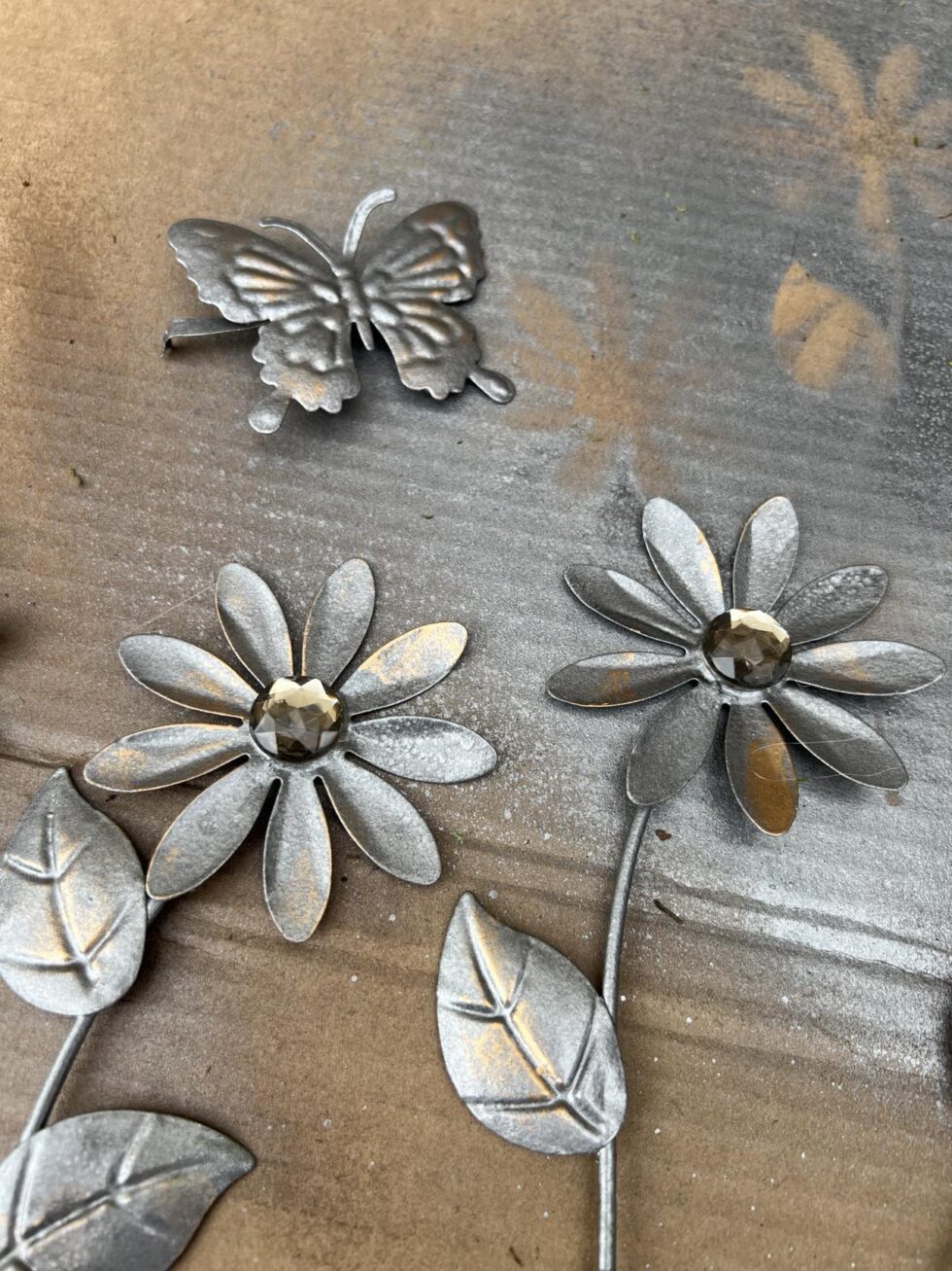 Dollar Tree Plus Flower Welcome Sign Makeover - The Shabby Tree