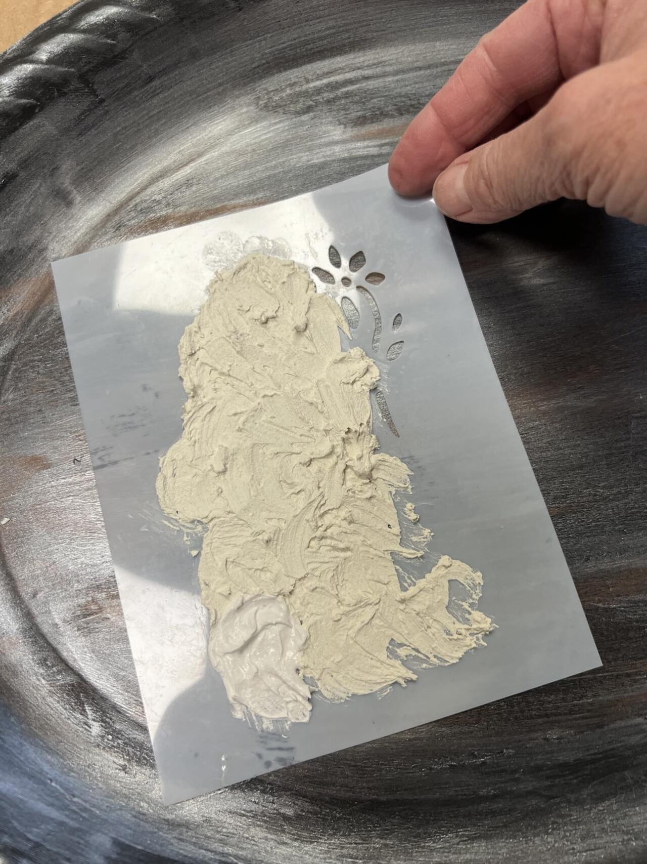 How To Use Fast Dry Spackling For A Spring Decoration - The Shabby Tree