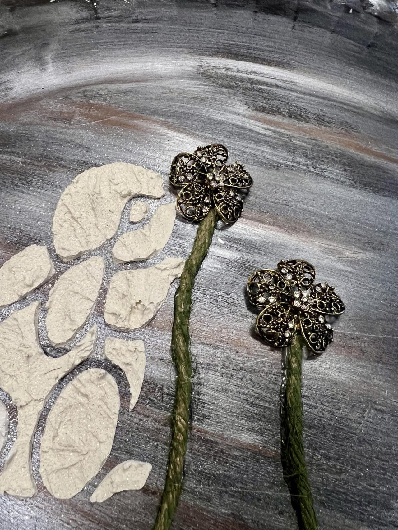 How To Use Fast Dry Spackling For A Spring Decoration - The Shabby Tree