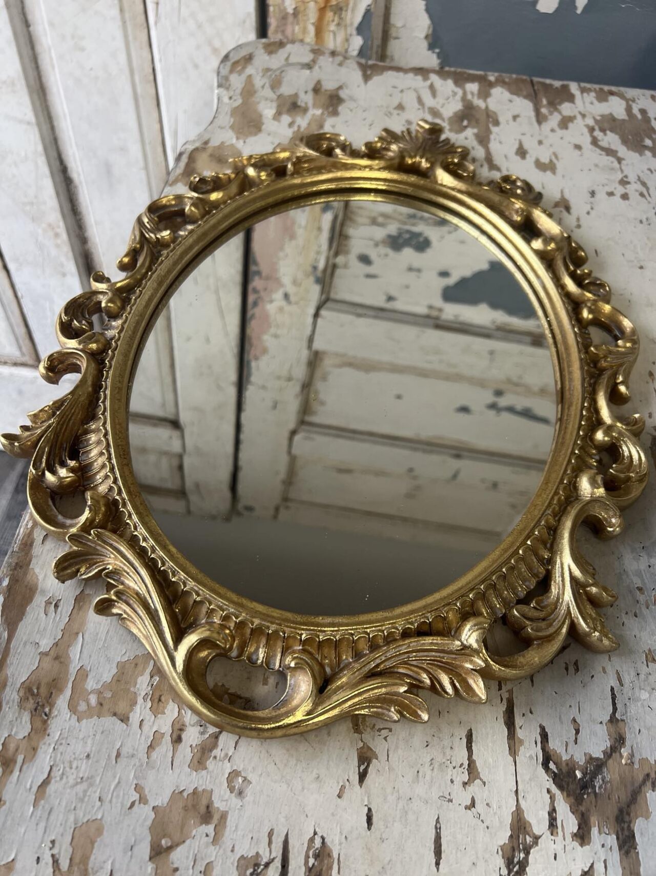 Mirror Makeover Using A Transfer - The Shabby Tree