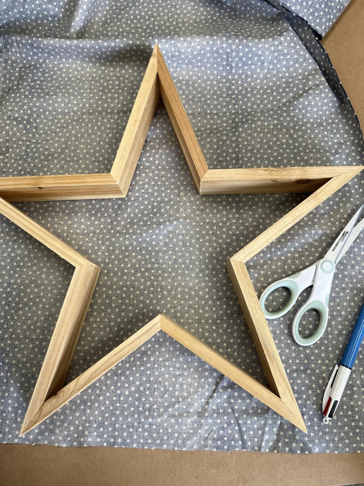 Wooden Star Makeover - The Shabby Tree