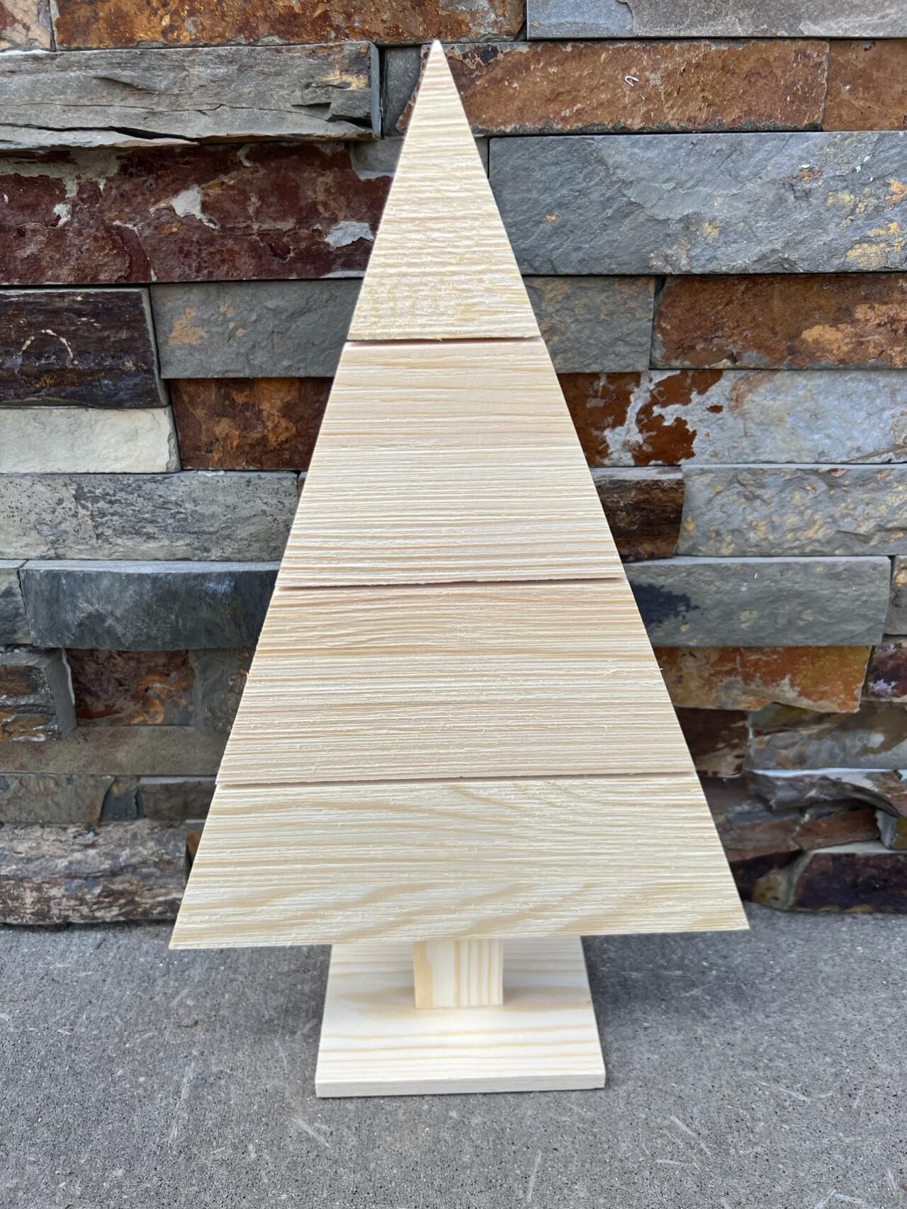 Small Wooden Pallet Tree Makeover - The Shabby Tree