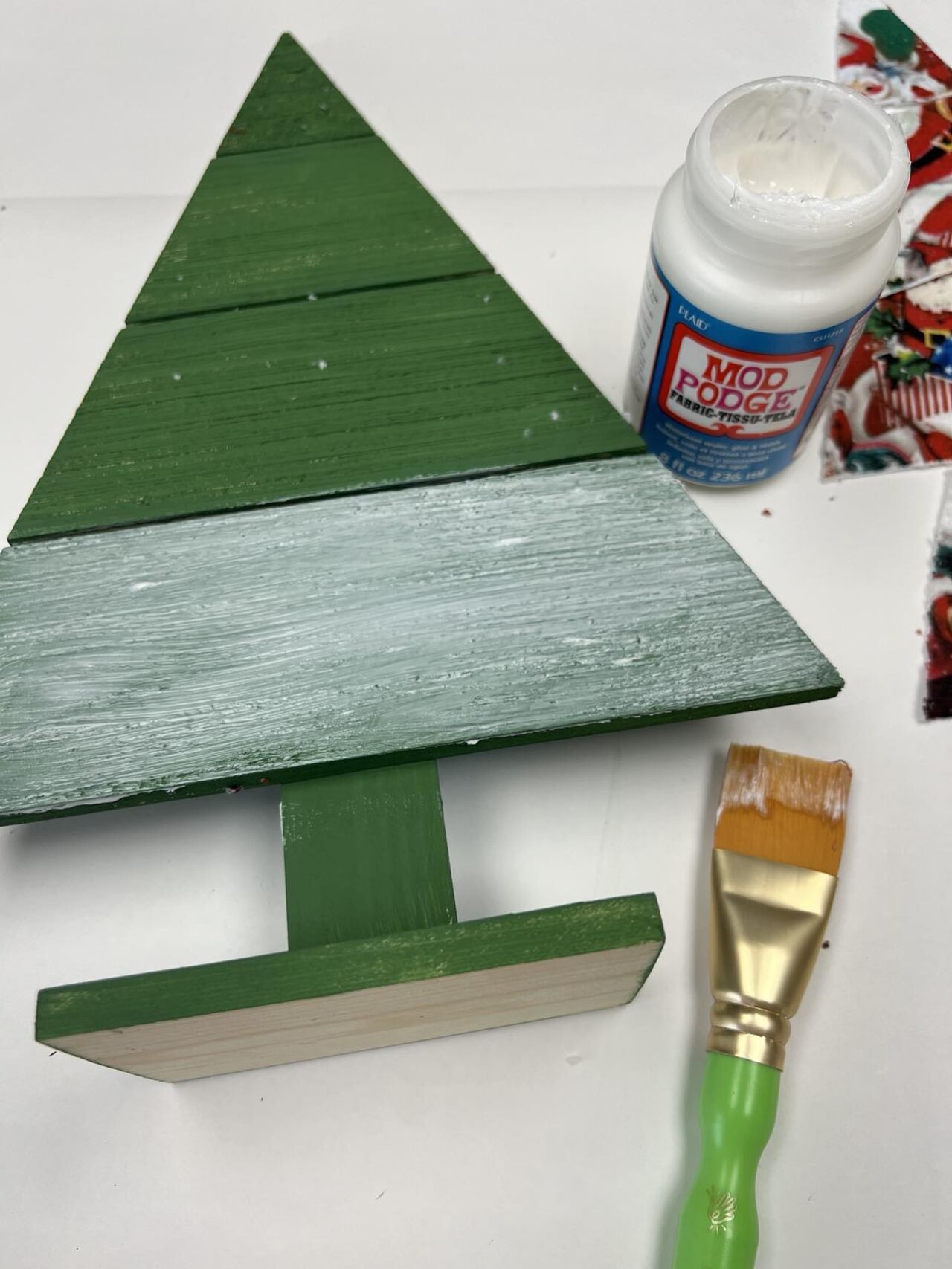 Small Wooden Pallet Tree Makeover - The Shabby Tree